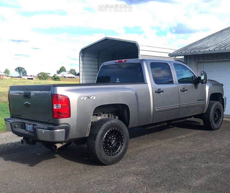 2013 Chevrolet Silverado 3500 HD with 18x9 18 Method Nv and 275/70R18 ...