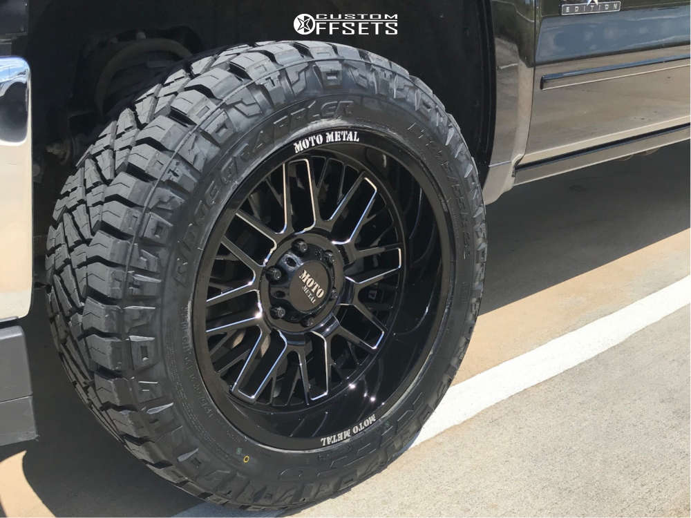 2018 Chevrolet Silverado 1500 with 20x10 -18 Moto Metal Mo802 and 32/11 ...
