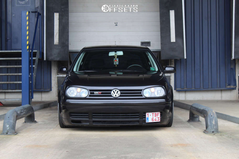 2004 Volkswagen Golf with 17x8 40 Rotiform Rse and 205/40R17 Hankook ...