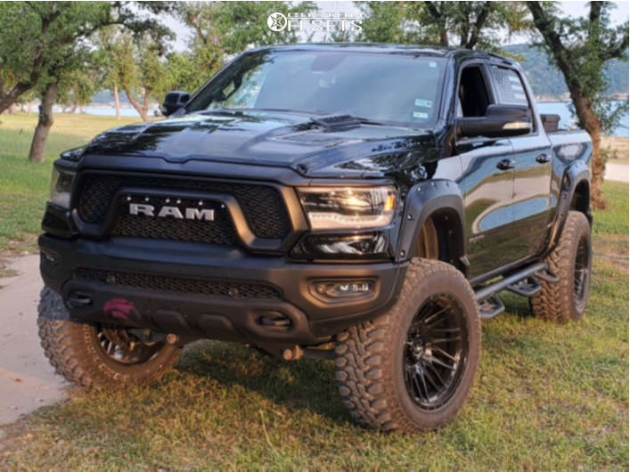 2019 Ram 1500 with 22x12 -44 Motiv Mutant and 37/13.5R22 Renegade ...