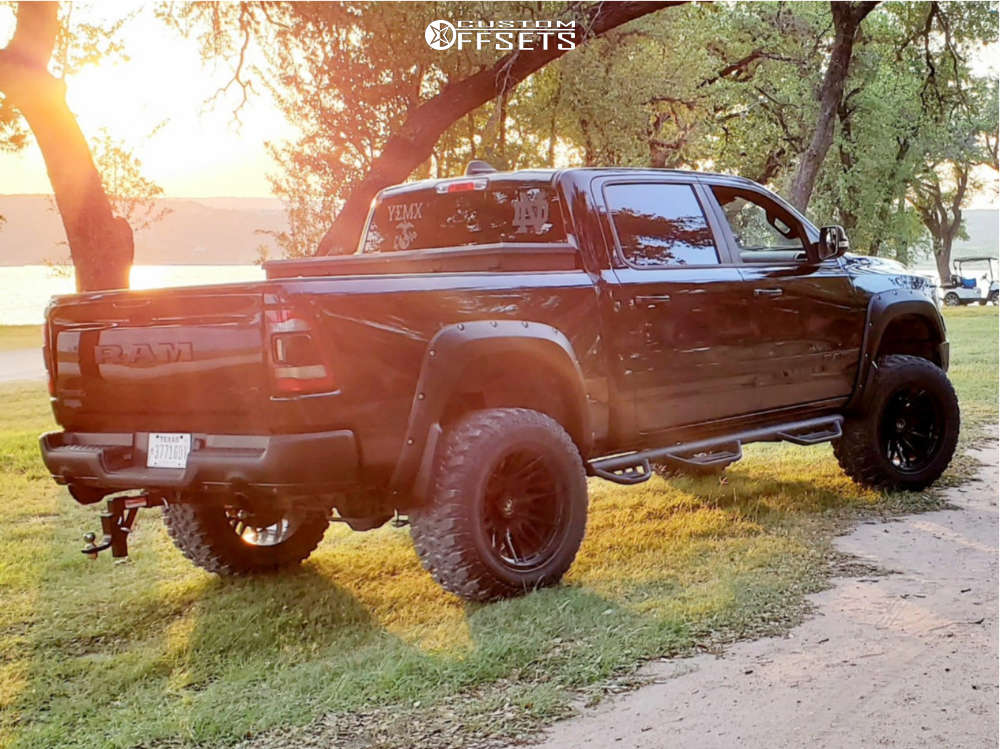 2019 Ram 1500 with 22x12 -44 Motiv Mutant and 37/13.5R22 Renegade ...
