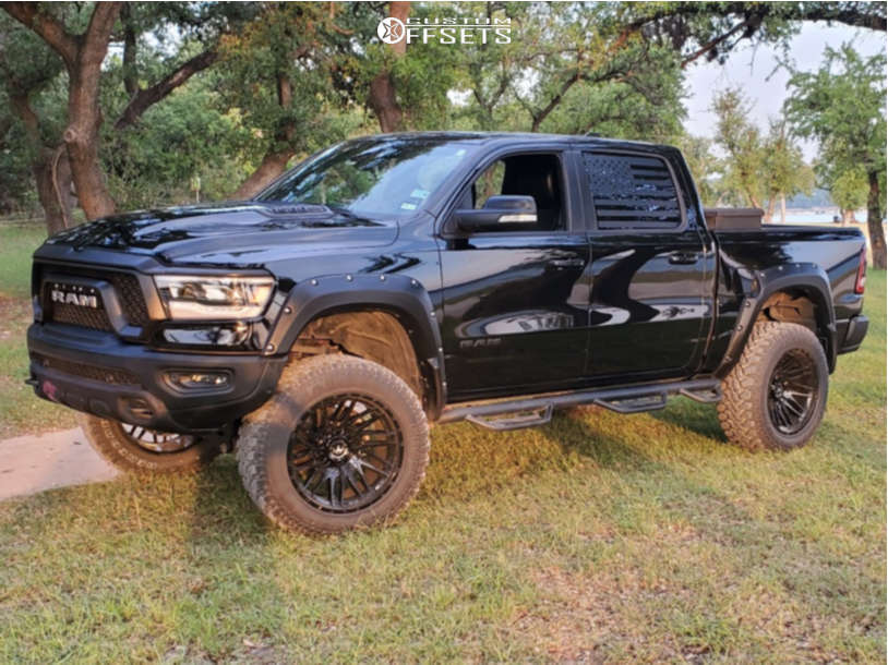 2019 Ram 1500 with 22x12 -44 Motiv Mutant and 37/13.5R22 Renegade ...