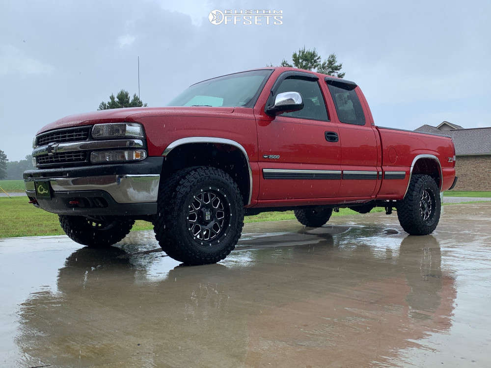 2001 Chevrolet Silverado 1500 with 17x8.5 -0 XD Xd820 and 265/70R17 ...