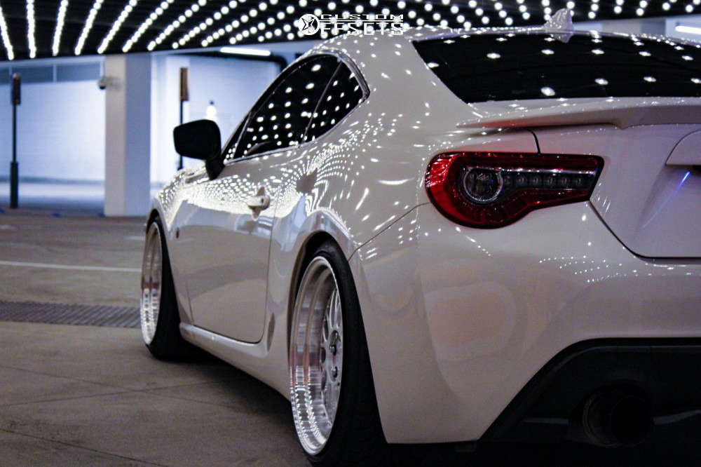 2017 Toyota 86 with 18x9.5 35 ESR Sr05 and 215/40R18 Federal SS595 and ...