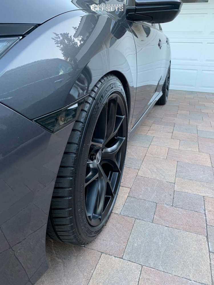 2019 Honda Civic with 18x8.5 30 ESR Rf2 and 235/40R18 Michelin Pilot ...