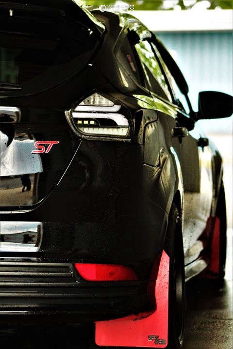 2017 Ford Focus with 18x8.5 35 MST Suzuka and 225/40R18 Hankook V12 and ...
