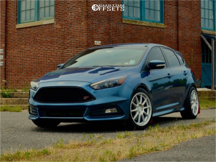 2018 Ford Focus with 18x8.5 45 Motegi Mr140 and 235/35R18 Pirelli P ...