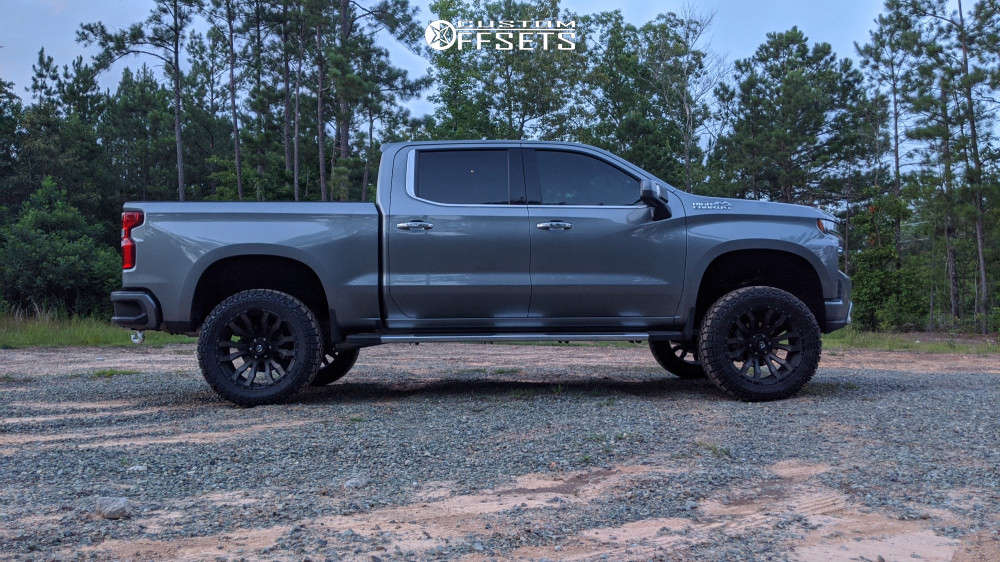 2019 Chevrolet Silverado 1500 with 22x10 -18 Fuel Blitz and 35/12.5R22 ...