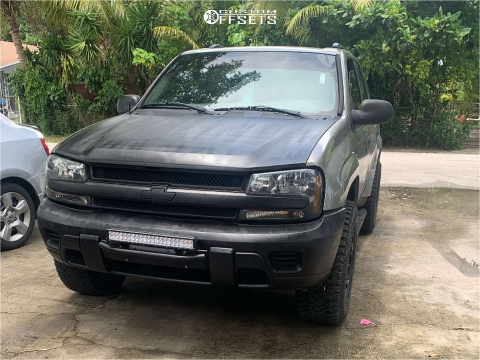 2003 Chevrolet Trailblazer with 18x9 10 Tuff T01 and 285/60R18 Atturo ...