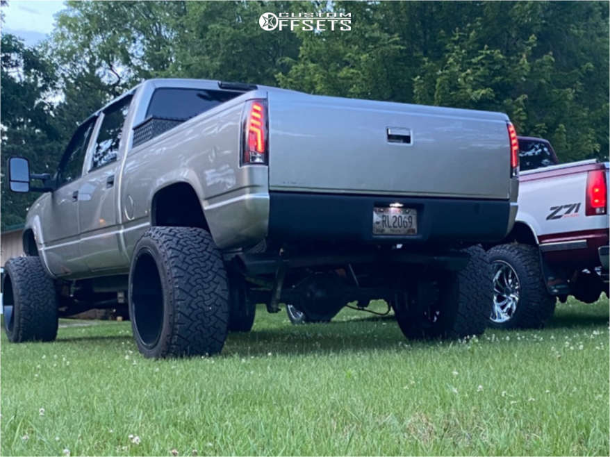 2000 Chevrolet K2500 with 22x14 -76 Hostile Jigsaw and 35/14R22 Venom ...