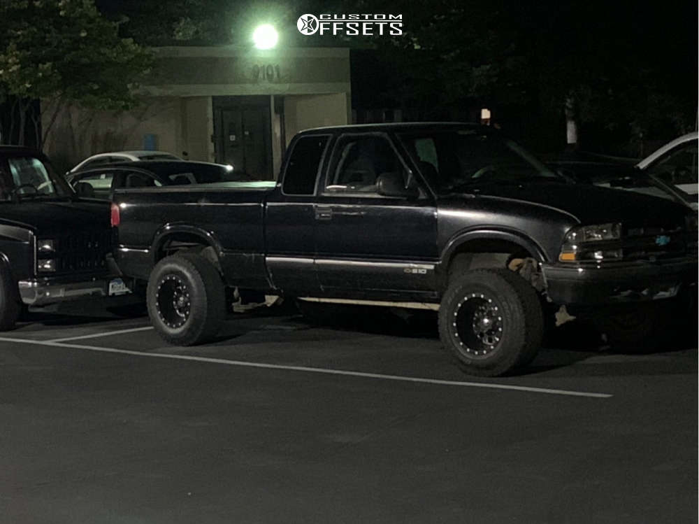 2003 Chevrolet S10 with 15x10 -43 Fuel Revolver and 31/10.5R15 Cooper ...
