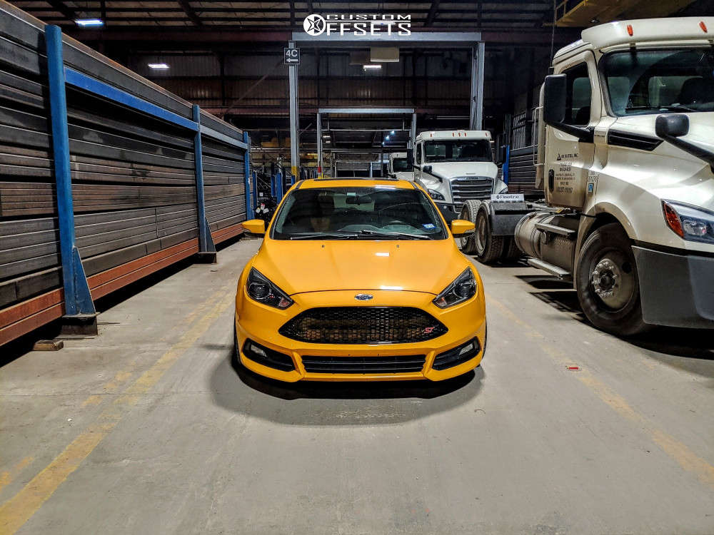 2016 Ford Focus with 18x8.5 35 Shift 6-speed and 235/40R18 Federal ...