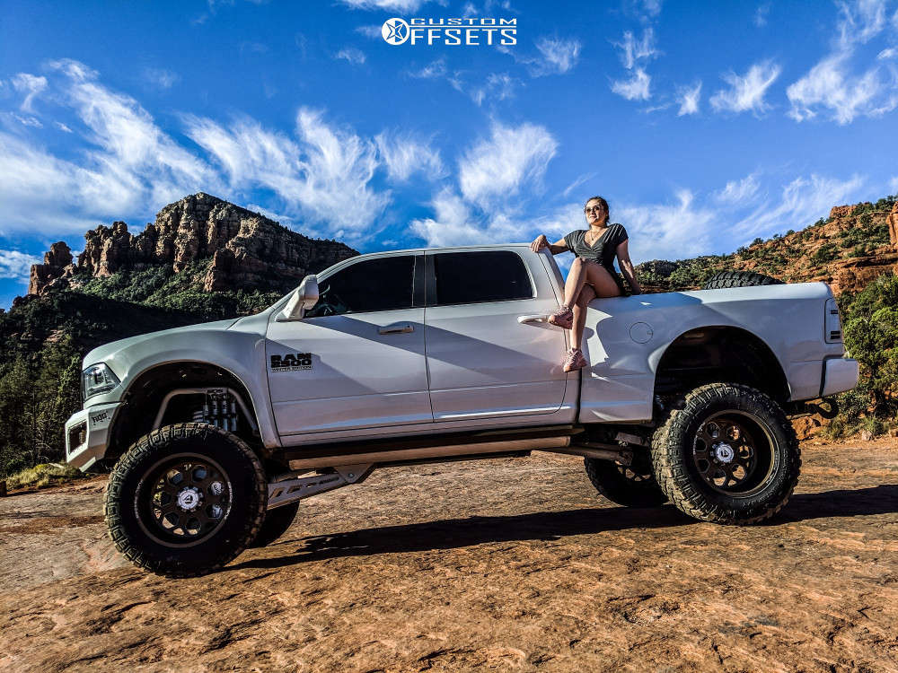 2016 Ram 2500 with 24x14 -76 Fuel Forged Ff14 and 40/15.5R24 Fury ...