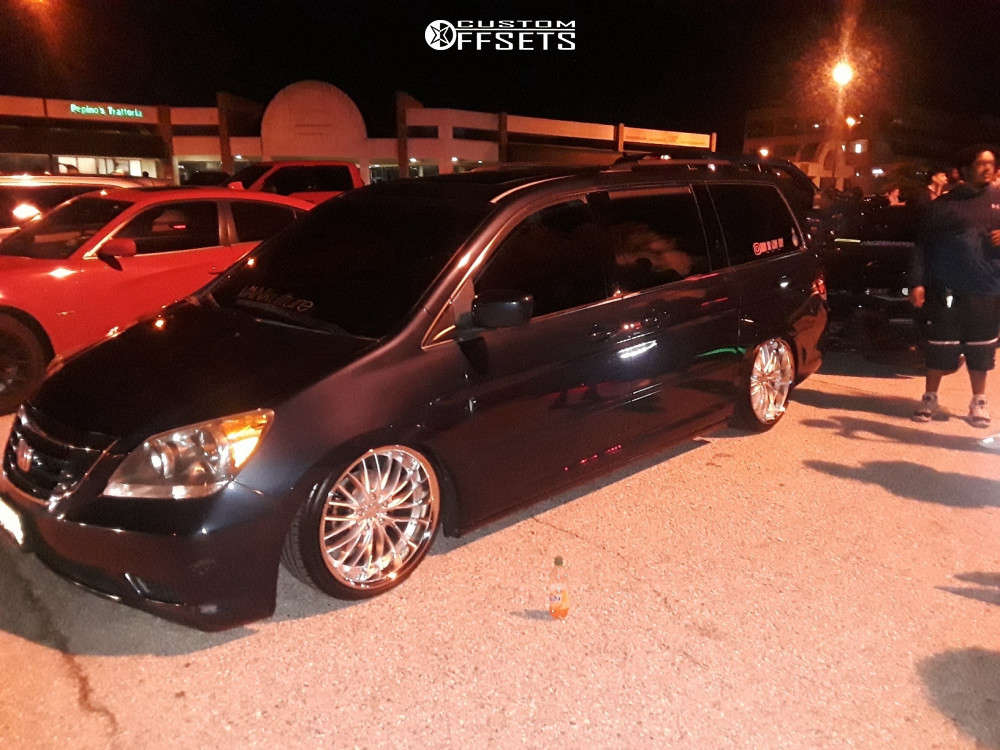 2010 Honda Odyssey with 20x10 40 Ravetti M5 and 245/35R20 Lionhart Lx ...