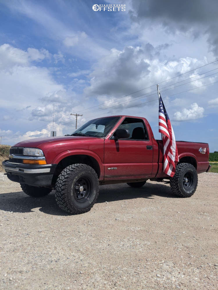 2000 Chevrolet S10 with 15x8 -19 Pacer Soft 8 and 31/10.5R15 Kenda ...