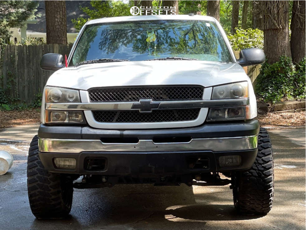 2004 Chevrolet Avalanche 1500 with 20x9 0 Dropstars 645b and 33/12.5R20 ...