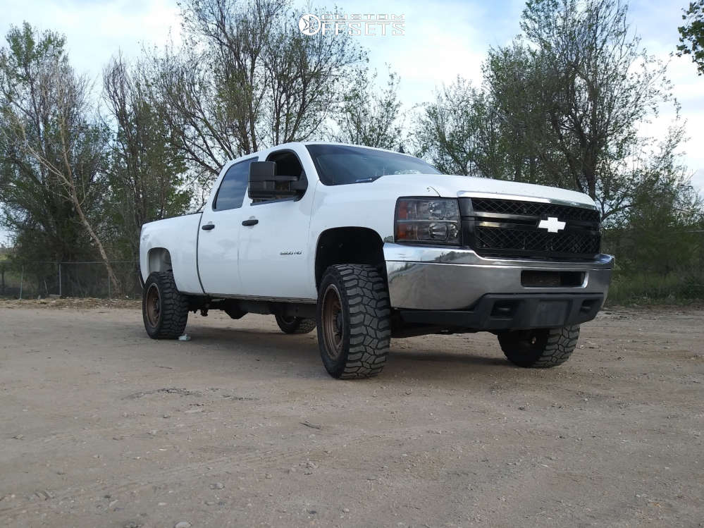 2011 Chevrolet Silverado 2500 HD with 20x10 -24 Method Mr305 and 33/12 ...