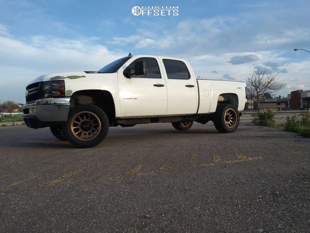 2011 Chevrolet Silverado 2500 HD with 20x10 -24 Method Mr305 and 33/12 ...