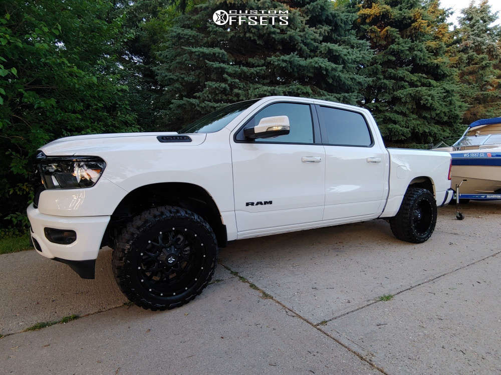 2020 Ram 1500 with 20x10 -18 Dropstars 645b and 33/12.5R20 Federal ...