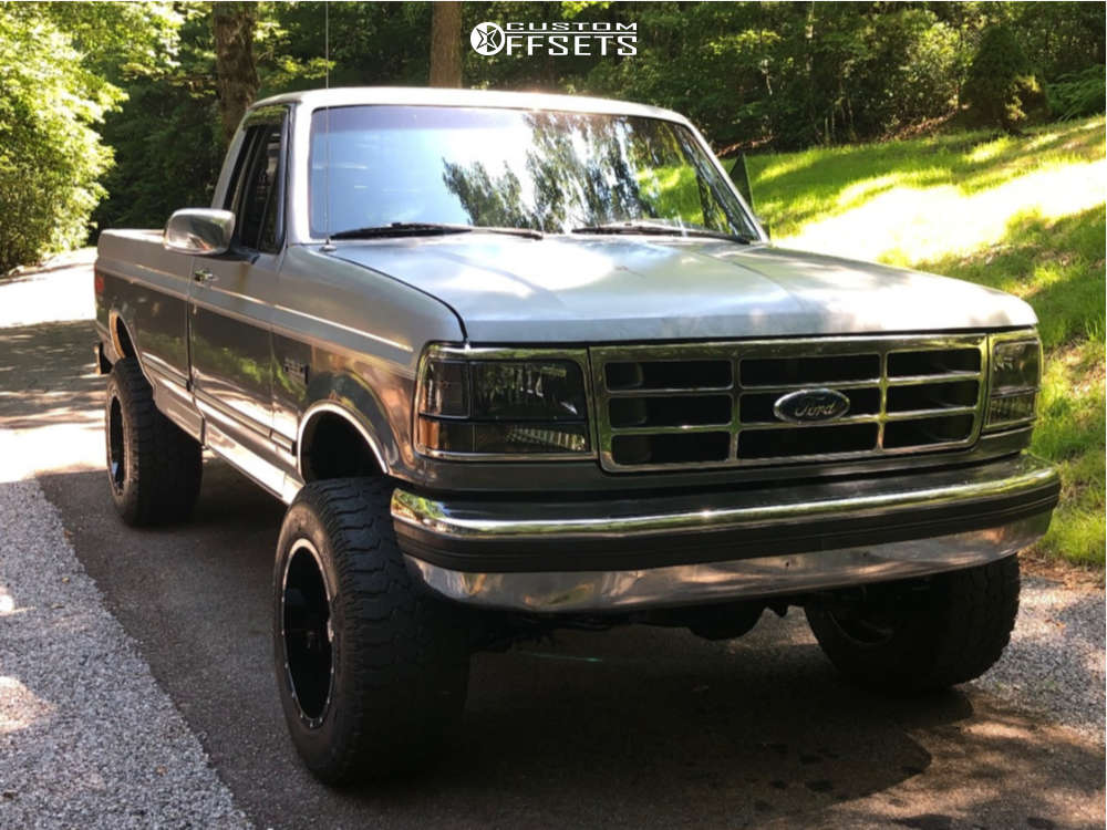 1994 Ford F-250 with 18x12 -44 Moto Metal MO962 and 305/60R18 Pro Comp ...