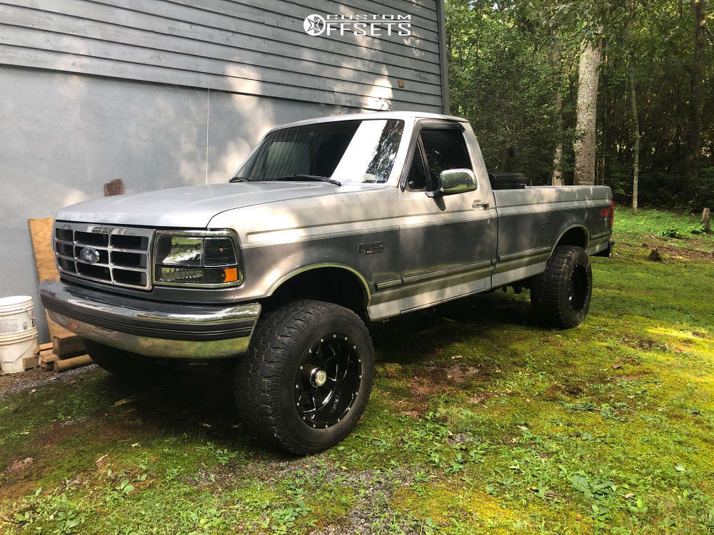 1994 Ford F-250 with 18x12 -44 Moto Metal MO962 and 305/60R18 Pro Comp ...
