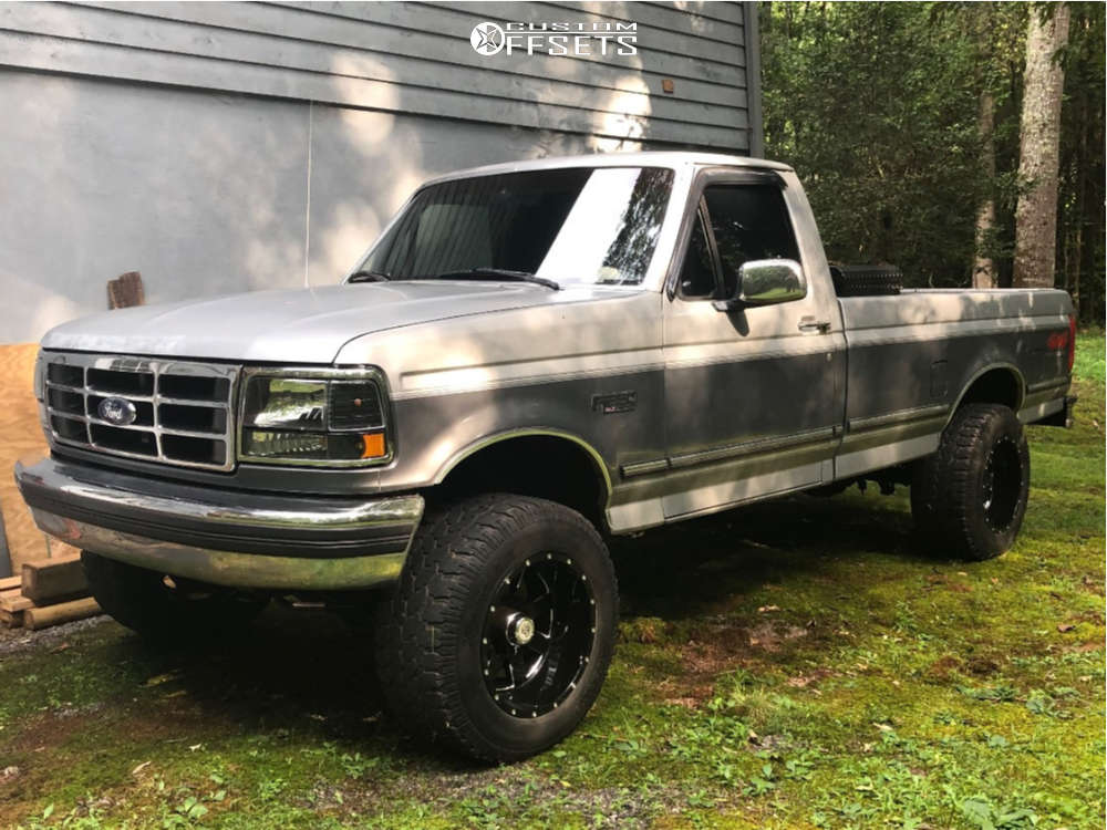 1994 Ford F-250 with 18x12 -44 Moto Metal MO962 and 305/60R18 Pro Comp ...