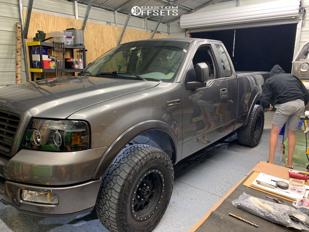 2005 Ford F-150 with 17x9 -38 Method Mr105 and 33/12.5R17 Falken ...