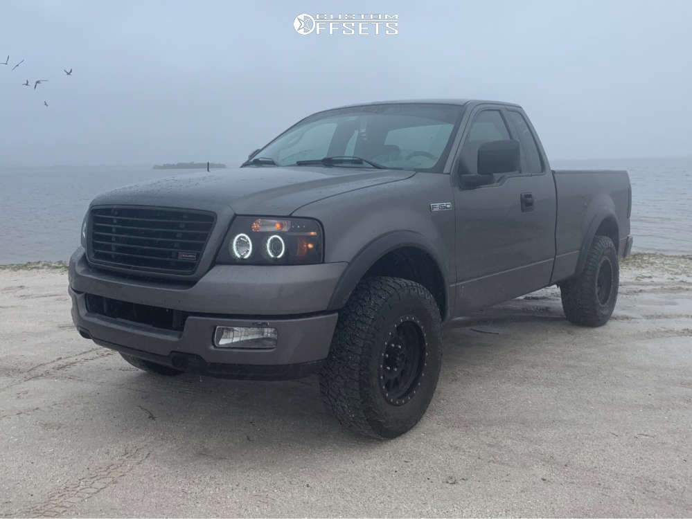 2005 Ford F-150 with 17x9 -38 Method Mr105 and 33/12.5R17 Falken ...