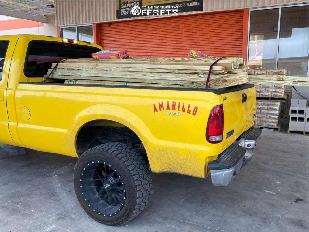 2006 Ford F-250 with 22x12 -44 Moto Metal Mo986 and 35/13.5R22 Landsail ...