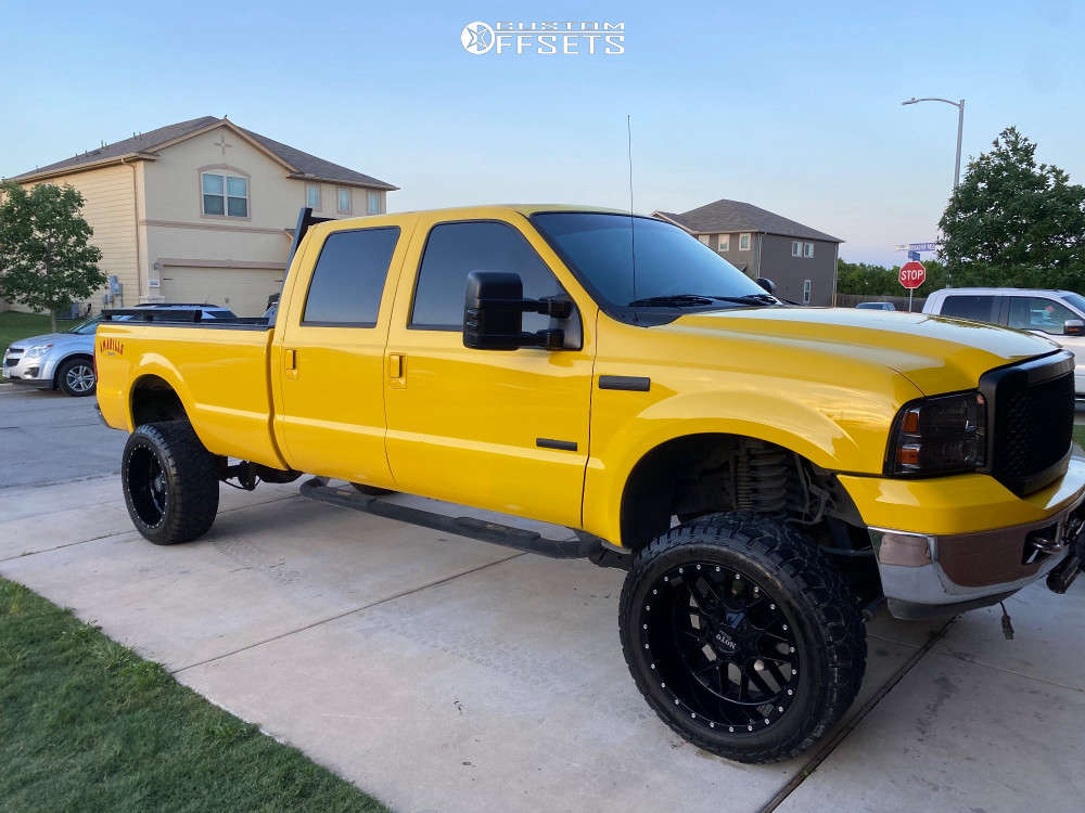 2006 Ford F-250 with 22x12 -44 Moto Metal Mo986 and 35/13.5R22 Landsail ...