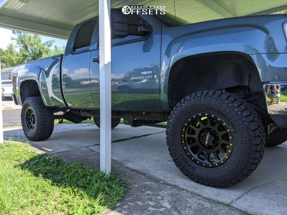 2008 GMC Sierra 2500 HD with 18x9 -12 Method Mr305 and 35/12.5R18 Kenda ...