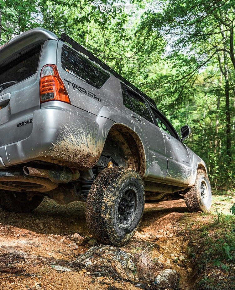 2008 Toyota 4Runner with 17x8.5 0 Method Mr305 and 32/11.5R17 Falken ...