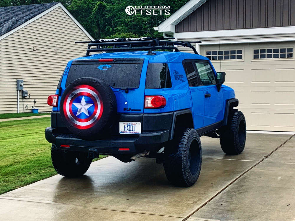 2007 Toyota FJ Cruiser with 20x12 -51 Vision Split and 33/12.5R20 ...