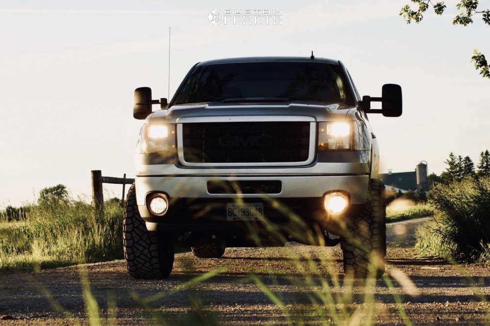 2013 GMC Sierra 2500 HD with 20x12 -44 Grid Gd05 and 35/13.5R20 Nitto ...