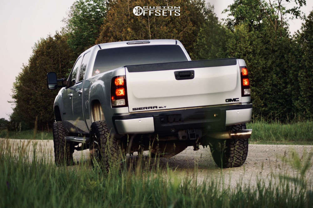 2013 GMC Sierra 2500 HD with 20x12 -44 Grid Gd05 and 35/13.5R20 Nitto ...
