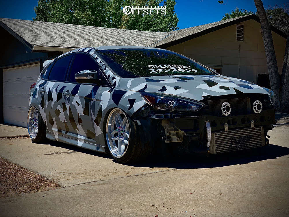 2016 Ford Focus with 18x9.5 35 ESR CS15 and 215/40R18 Hankook Ventus ...