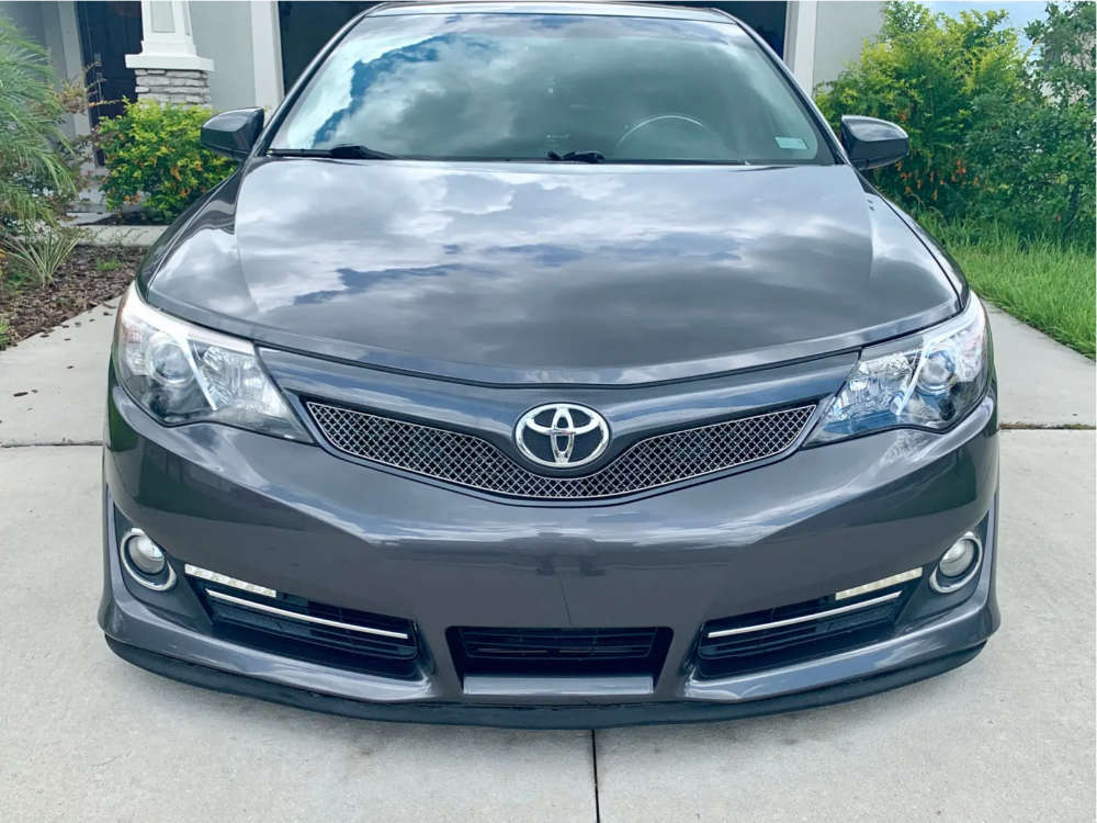 2012 Toyota Camry with 18x9 32 JNC Jnc026 and 225/45R18 Michelin Pilot ...