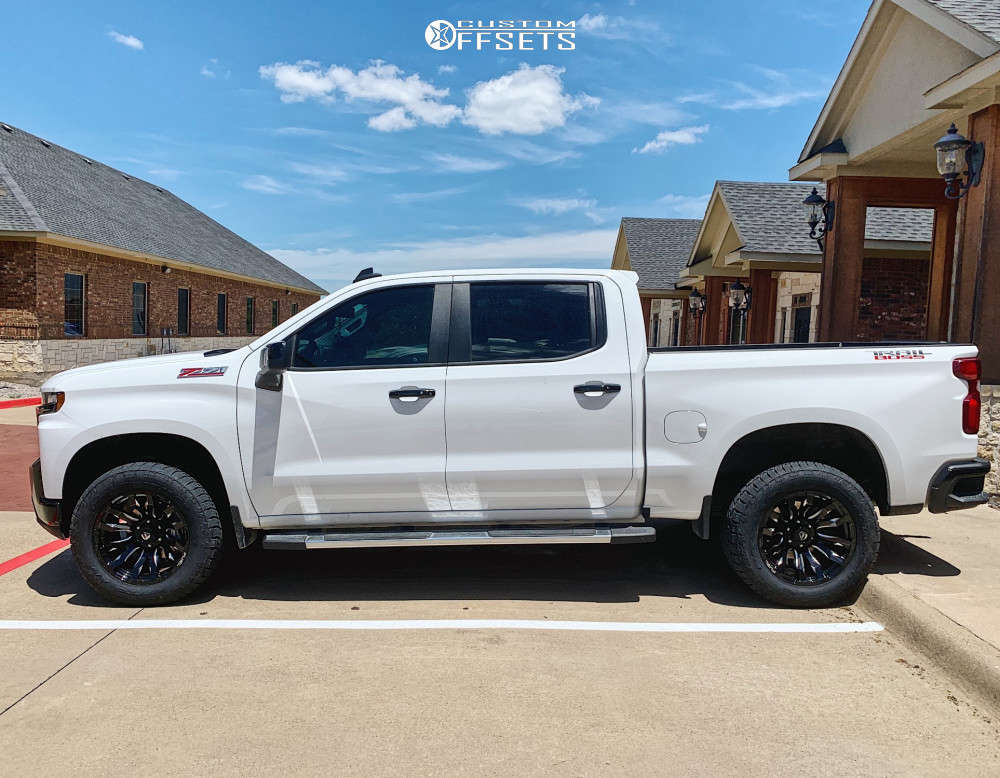 2019 Chevrolet Silverado 1500 with 20x10 -18 Fuel Blitz and 33/12.5R20 ...