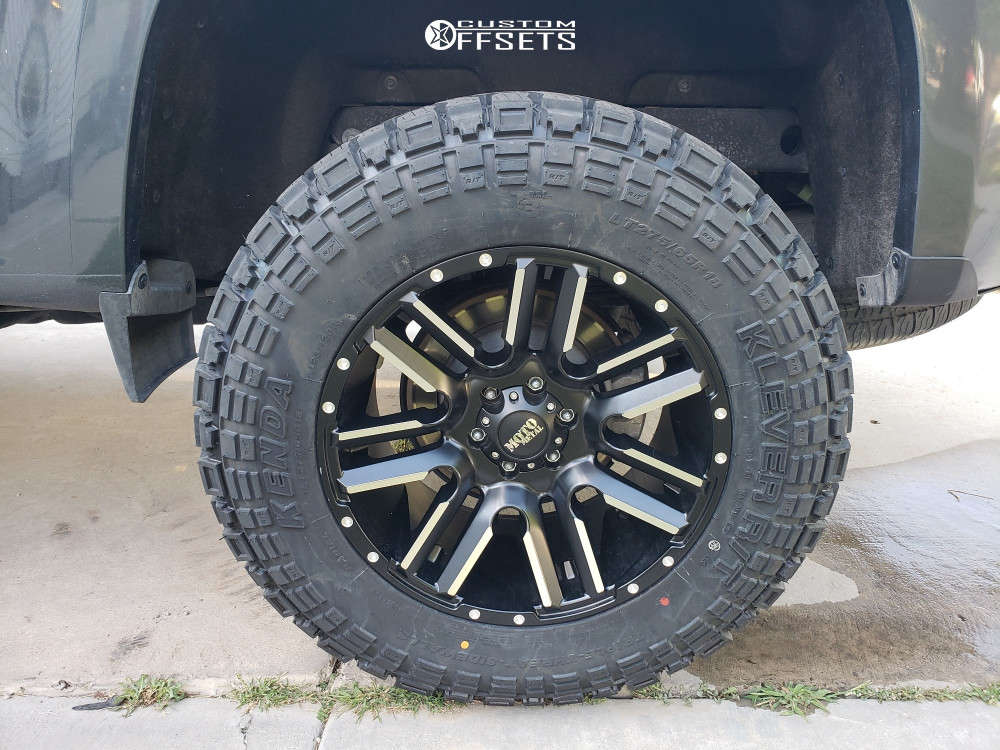 2017 Chevrolet Colorado with 18x9 18 Moto Metal Razor and 275/65R18 ...