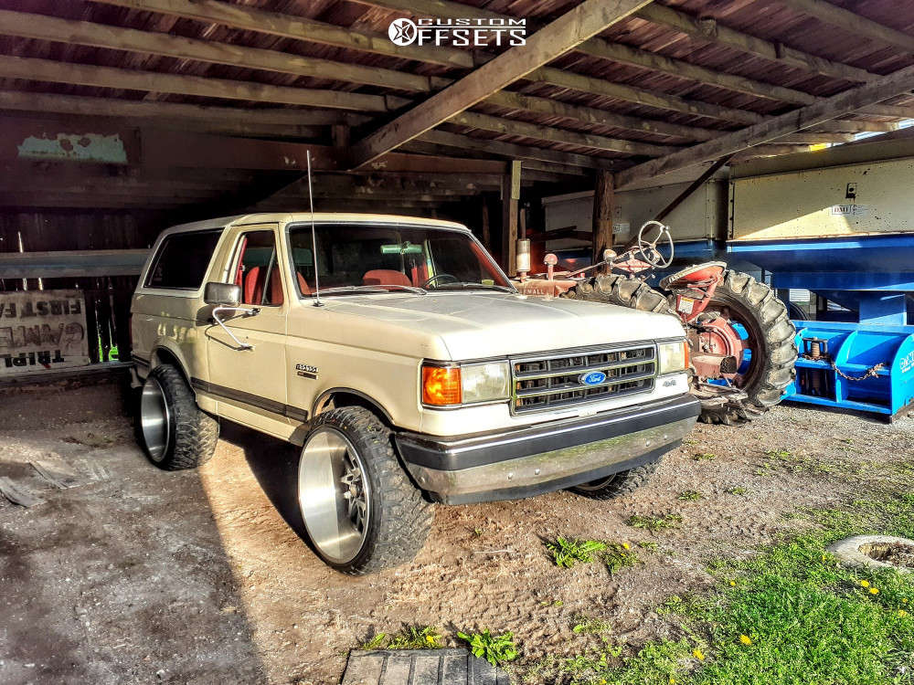 1989 Ford Bronco with 24x14 -76 American Truxx Dna and 33/12.5R24 ...