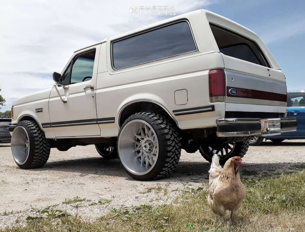 1989 Ford Bronco with 24x14 -76 American Truxx Dna and 33/12.5R24 ...
