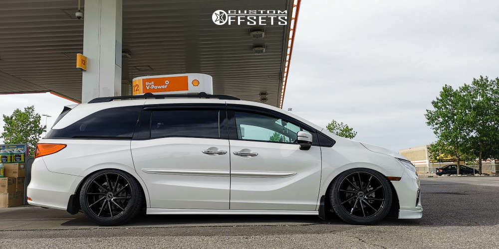 2018 Honda Odyssey with 20x9 35 Vossen Cvt and 245/45R20 Cooper Zeon ...