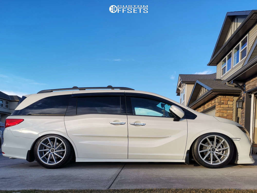 2018 Honda Odyssey with 20x9 35 Vossen Cvt and 245/45R20 Cooper Zeon ...