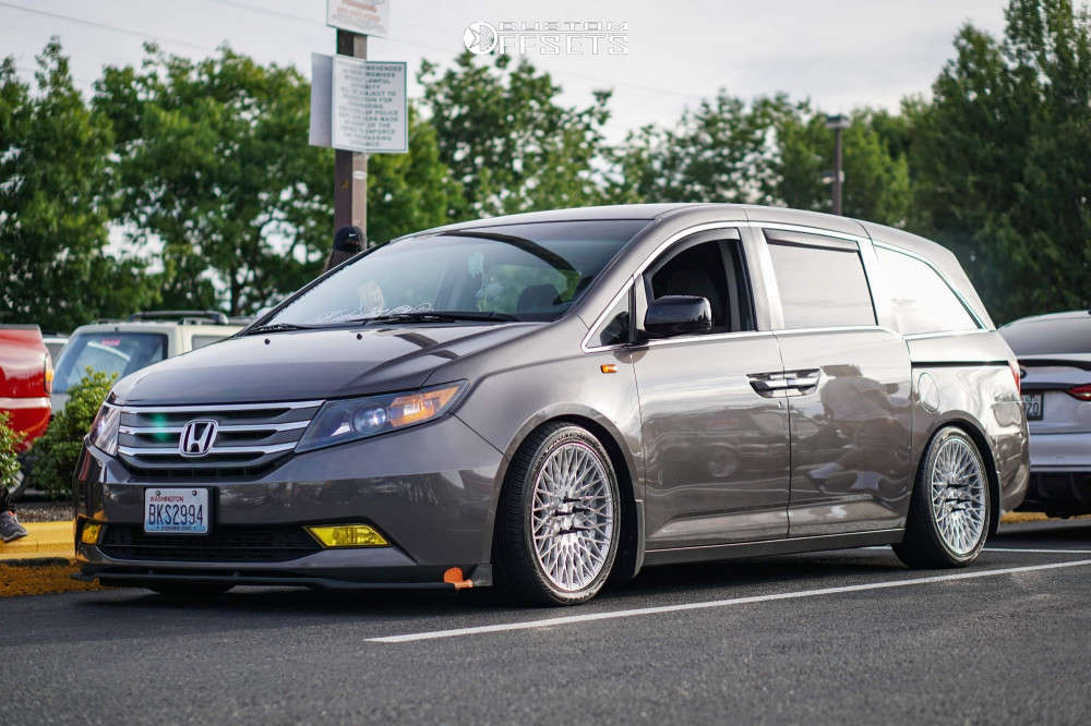 2012 Honda Odyssey with 19x8.5 35 Avant Garde M540 and 245/40R19 Toyo ...