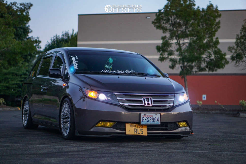 2012 Honda Odyssey Tire Size