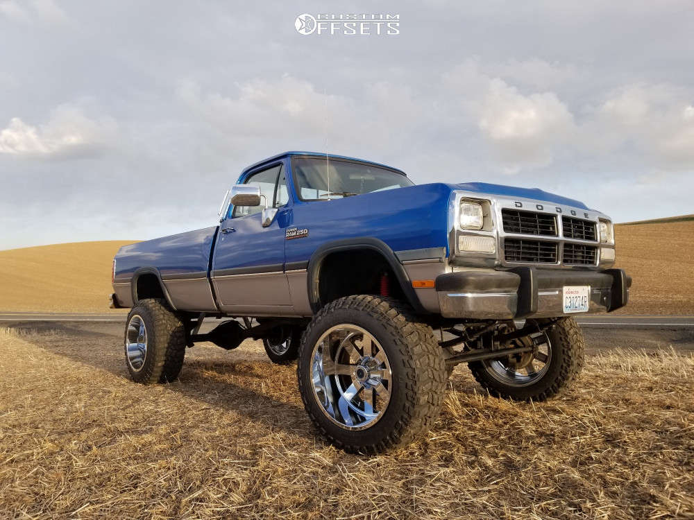 1993 Dodge W250 with 22x14 -76 Moto Metal Mo962 and 37/13.5R22 Cooper ...