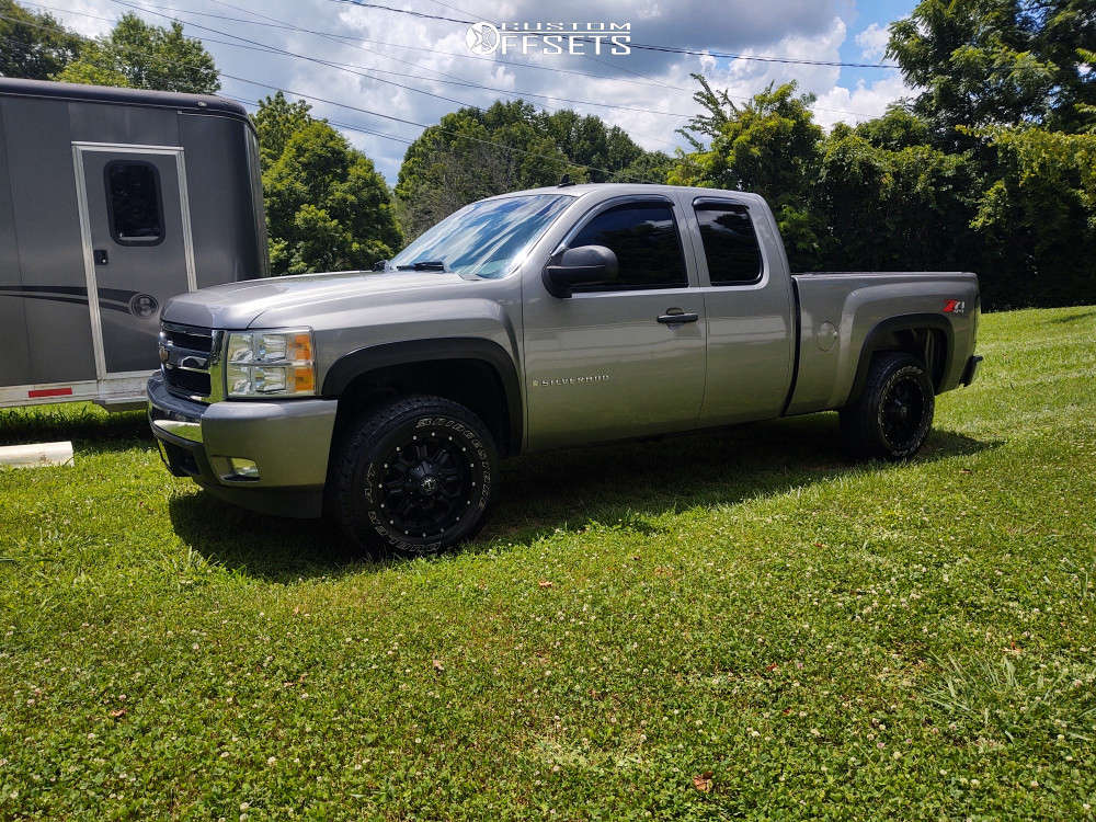 2008 Chevrolet Silverado 1500 with 18x9 18 TIS 535B and 275/65R18 ...