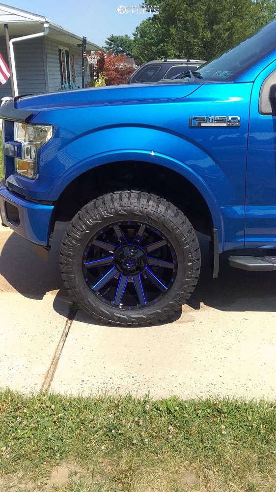 2015 Ford F-150 with 20x10 -19 Fuel Contra and 33/12.5R20 Federal ...