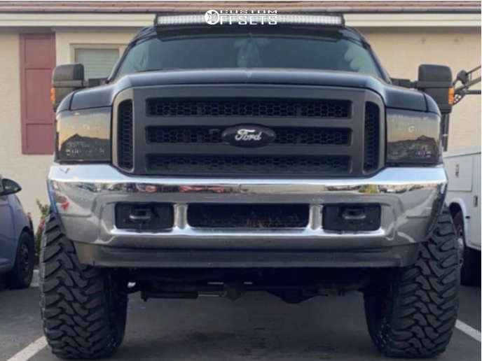 2000 Ford Excursion with 16x9 -12 Moto Metal Mo951 and 38/13.5R16 Toyo ...