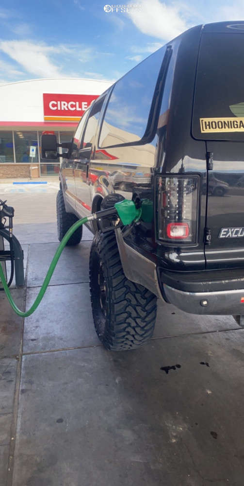 2000 Ford Excursion with 16x9 -12 Moto Metal Mo951 and 38/13.5R16 Toyo ...